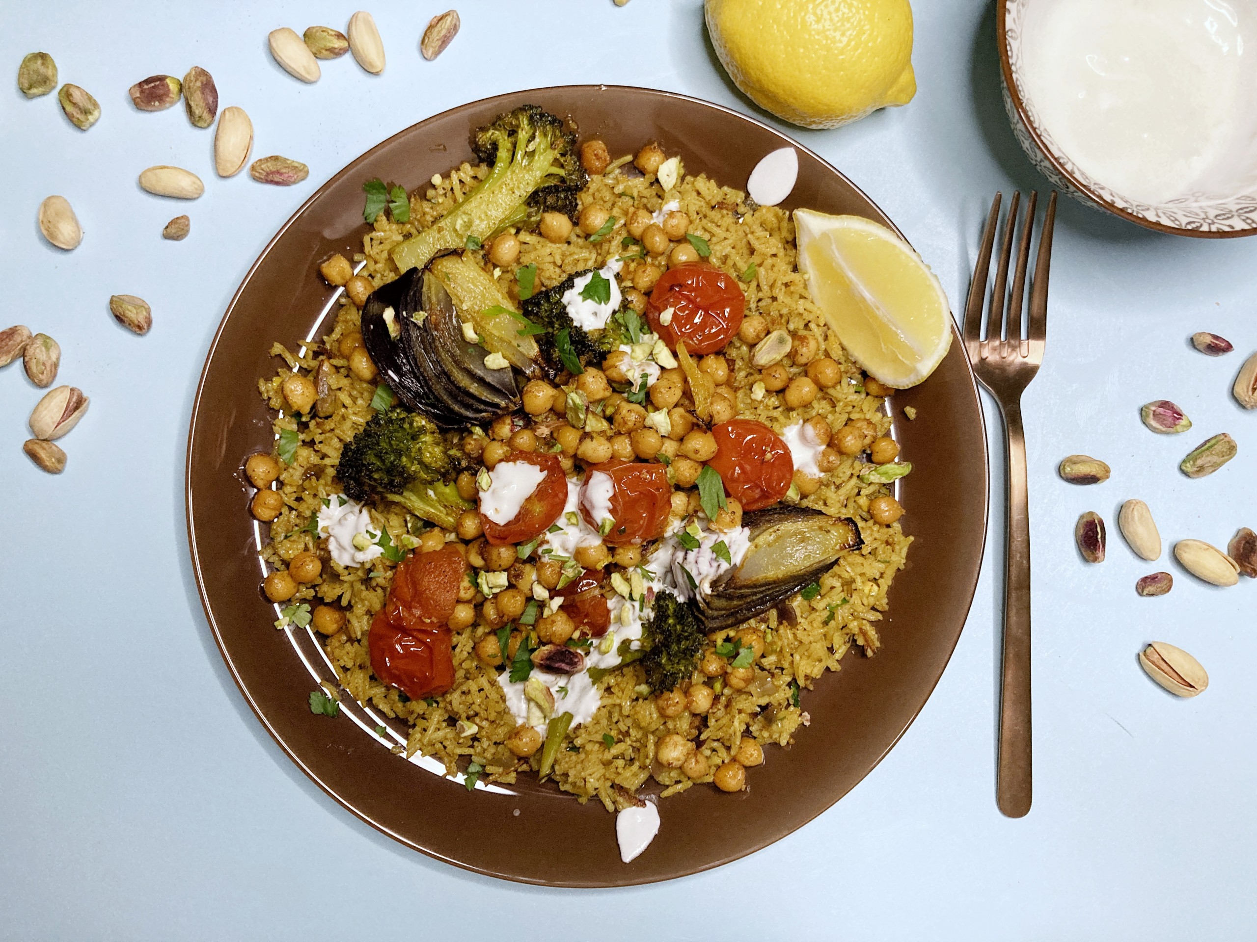 Leblebije sa pistaćima i brokolijem uz čeri i sos od belog luka - Klopica